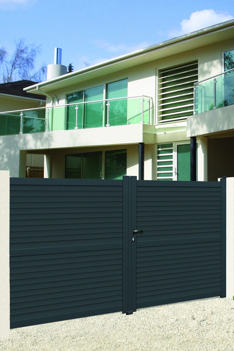 Portails sur mesure : fabrication et pose | Sur-Mesure Menuiserie